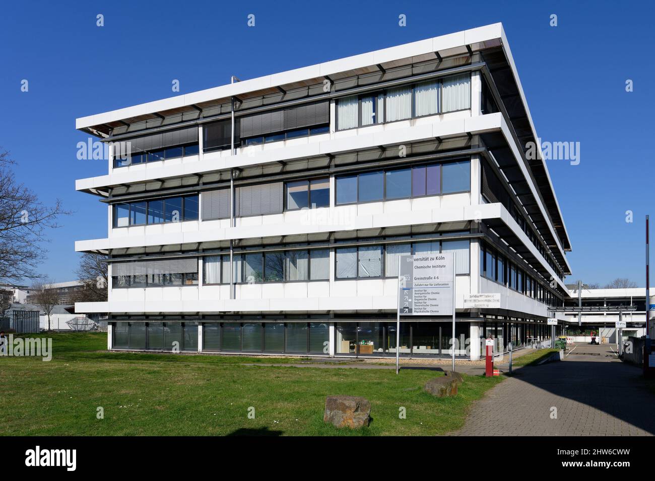 Biochemistry building hi-res stock photography and images - Alamy