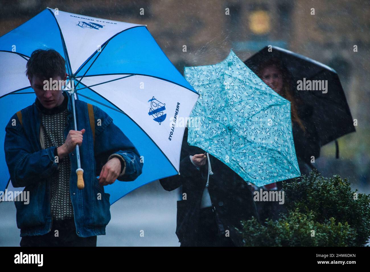 Public scenes on the Royal Mile as Edinburgh is under a Met weather ...