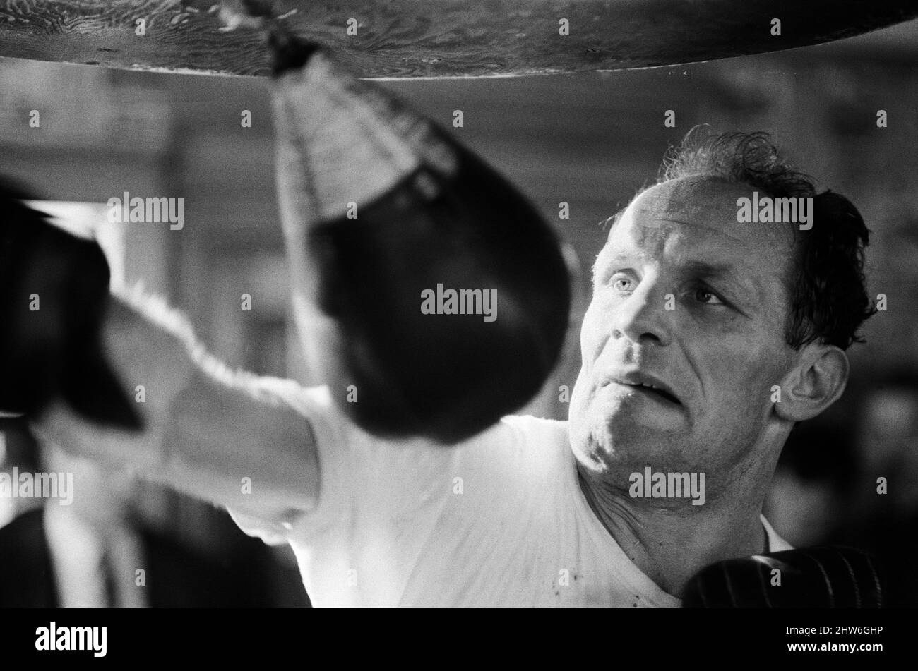 Henry cooper training hi-res stock photography and images - Alamy