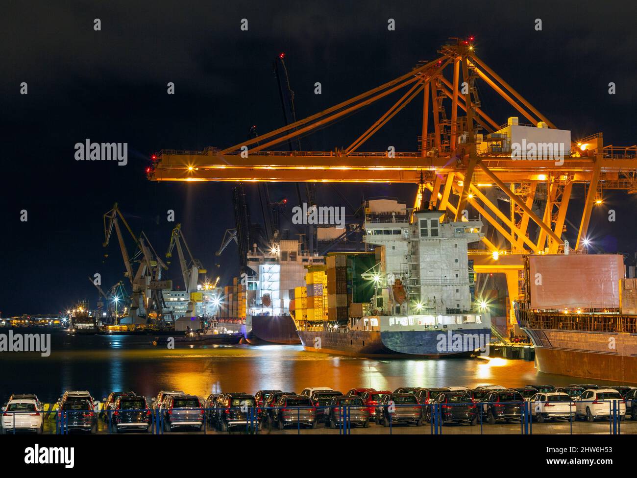 Transhipment vessel hi-res stock photography and images - Alamy