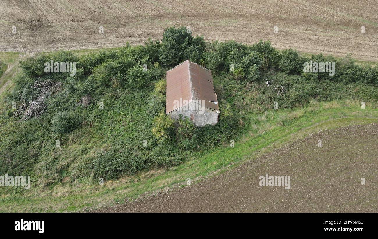 Aerial view of an old hut in the Oxford countryside Stock Photo - Alamy