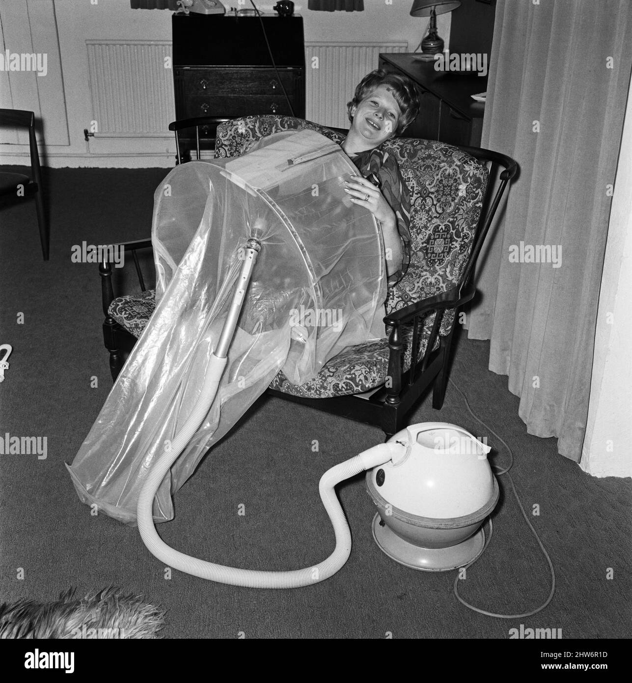 De-compression maternity suit. Mrs Jane Sparkes, 22, in the de ...