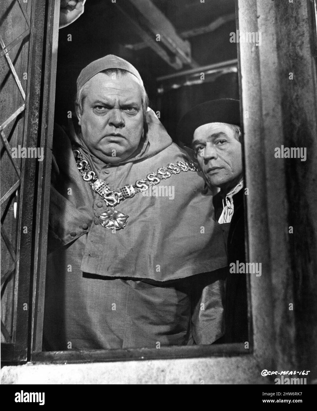 ORSON WELLES as Cardinal Wolsey and PAUL SCOFIELD as Sir Thomas More in ...