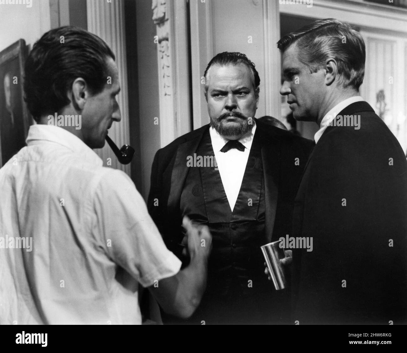 Director JOHN GUILLERMIN ORSON WELLES and GEORGE PEPPARD on set candid ...