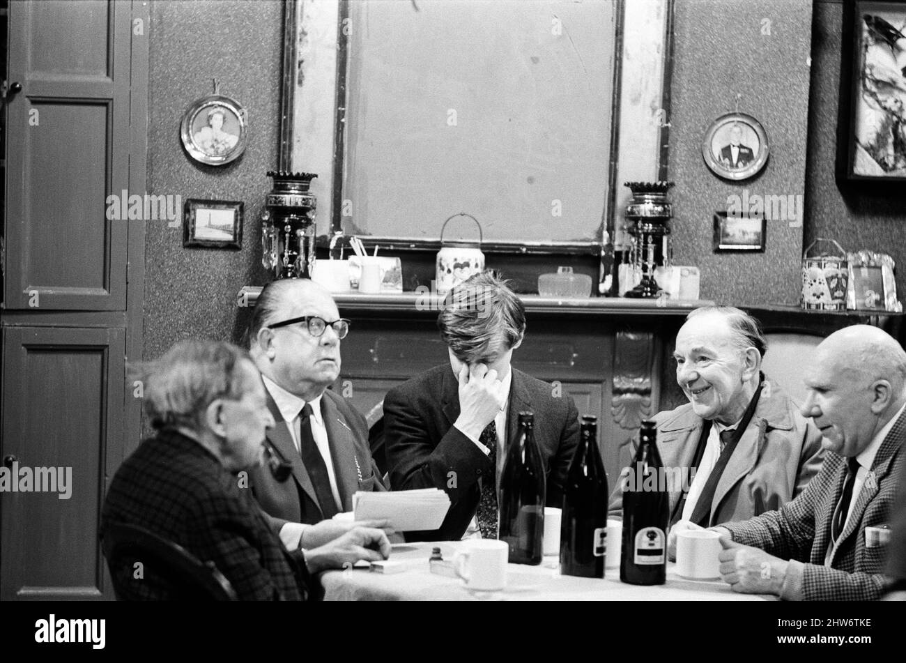 The cast of 'Coronation Street' on set. Jack Howarth and Bill Roache ...