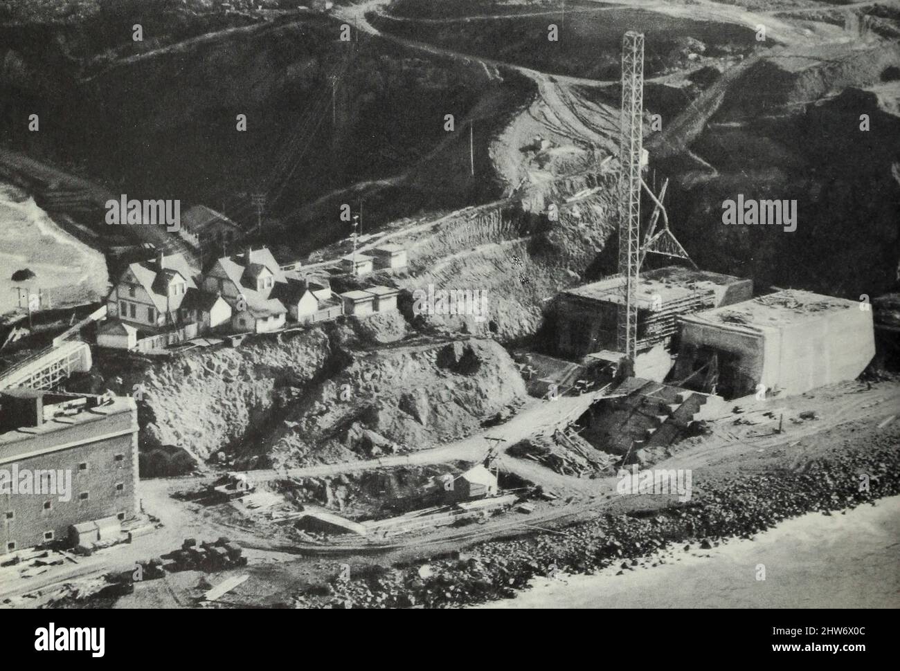 Golden gate bridge construction worker hi-res stock photography and ...