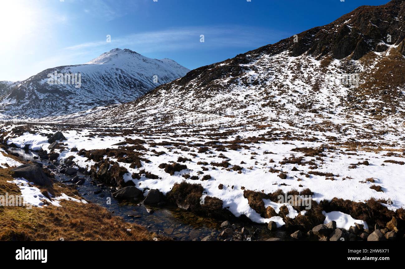 Slieve bernagh snow hi-res stock photography and images - Alamy