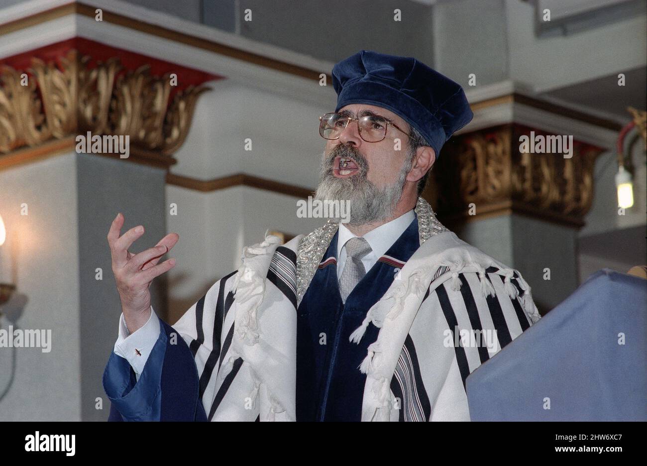 The Chief Rabbi Lord Jonathan Sacks delivers a sermon from the bimah in ...