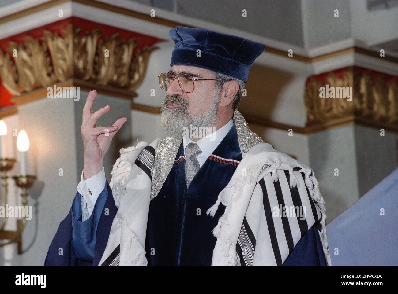 The Chief Rabbi Lord Jonathan Sacks delivers a sermon from the bimah in ...