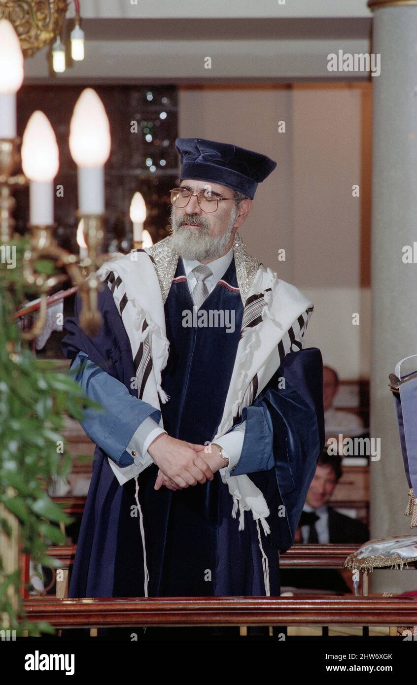 The Chief Rabbi Lord Jonathan Sacks delivers a sermon from the bimah in ...