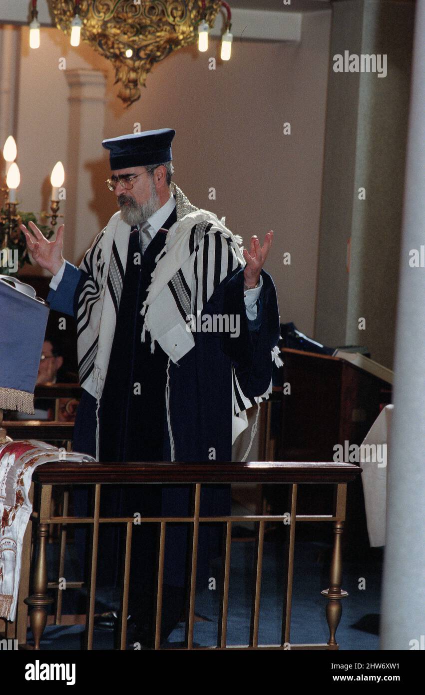 The Chief Rabbi Lord Jonathan Sacks delivers a sermon from the bimah in ...