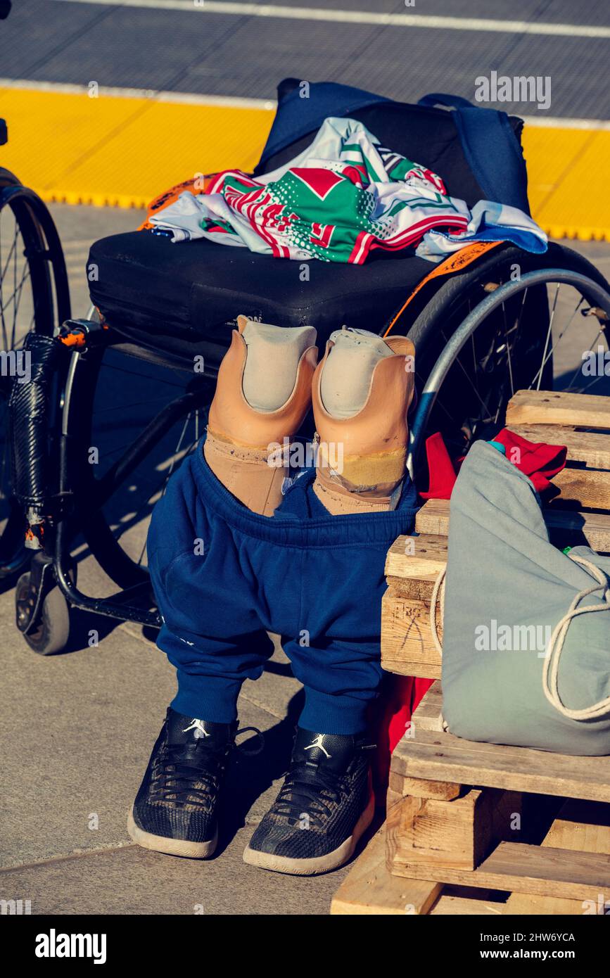 No legs wheelchair hi-res stock photography and images - Alamy