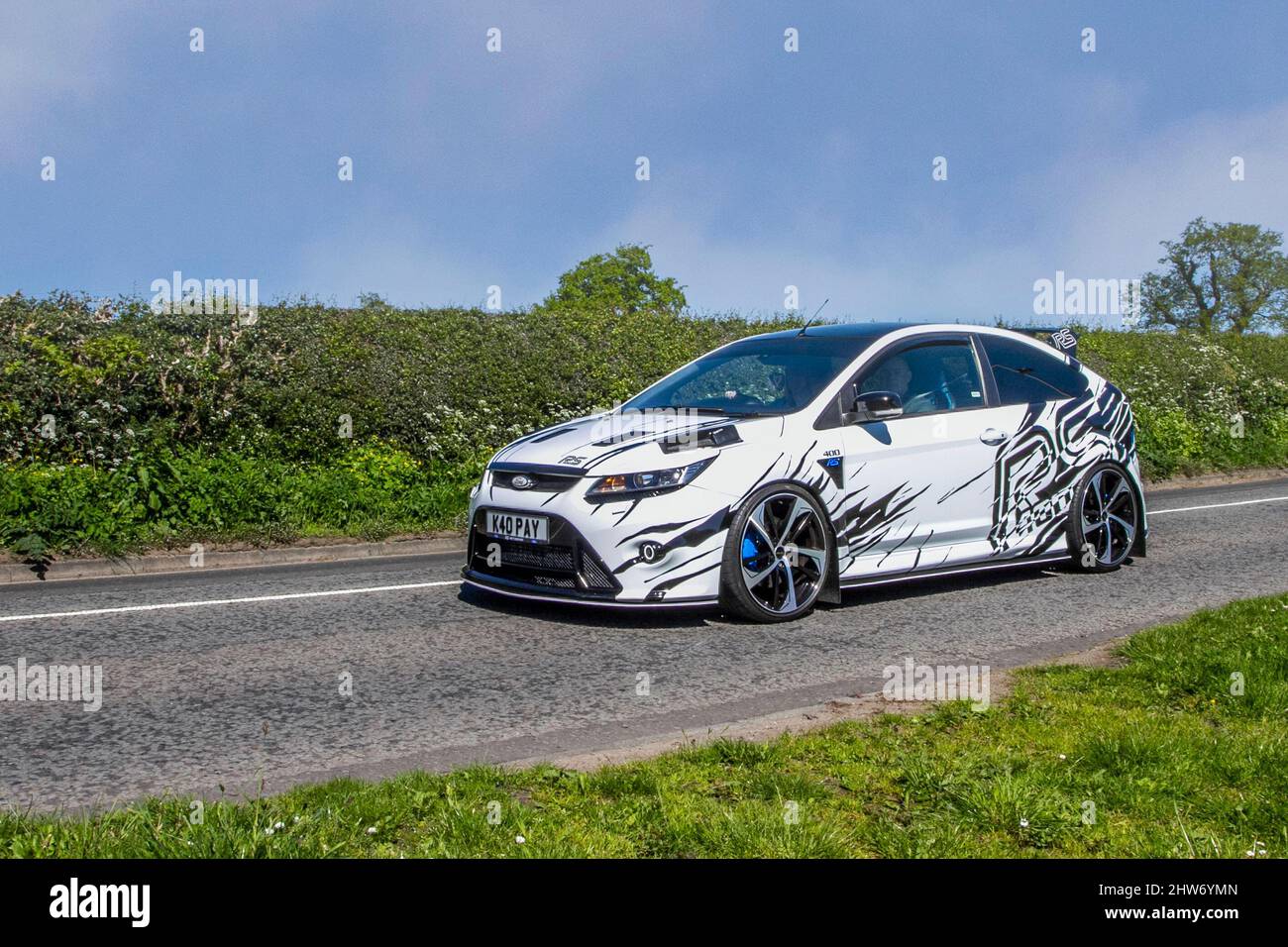 2010 white Ford Focus RS 400 2521cc petrol 6 speed manual 2dr custom ...
