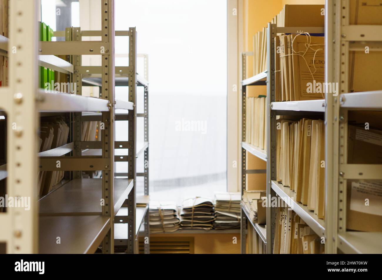 Metal shelf shelves shelving hi-res stock photography and images - Alamy
