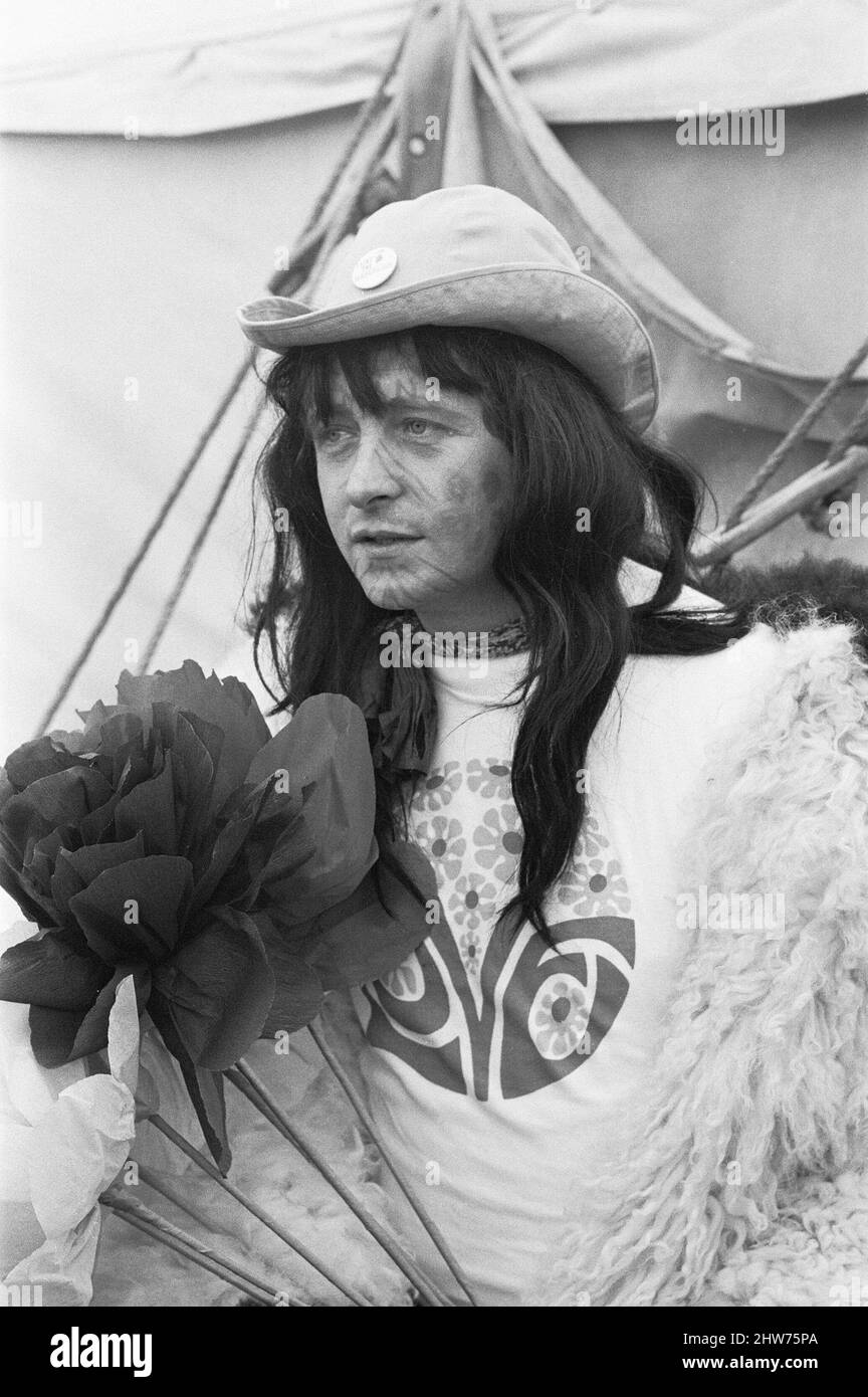 1960s hippies england hi-res stock photography and images - Alamy