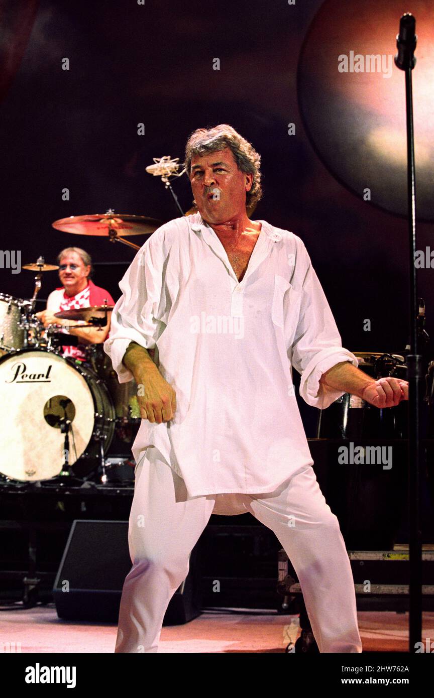 Deep purple live music hi-res stock photography and images - Alamy