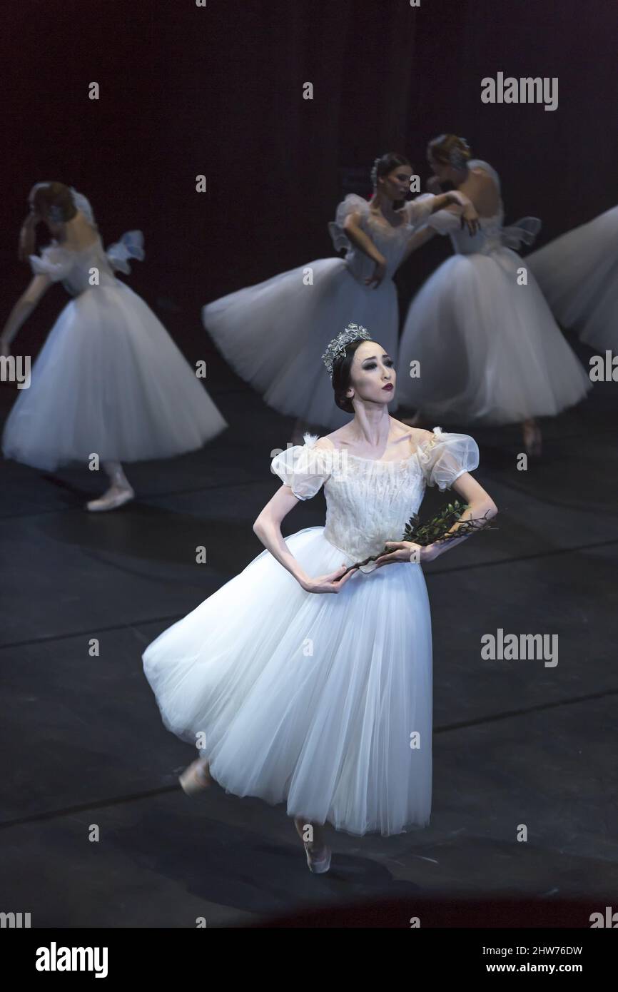 Giselle ballet performance Stock Photo - Alamy