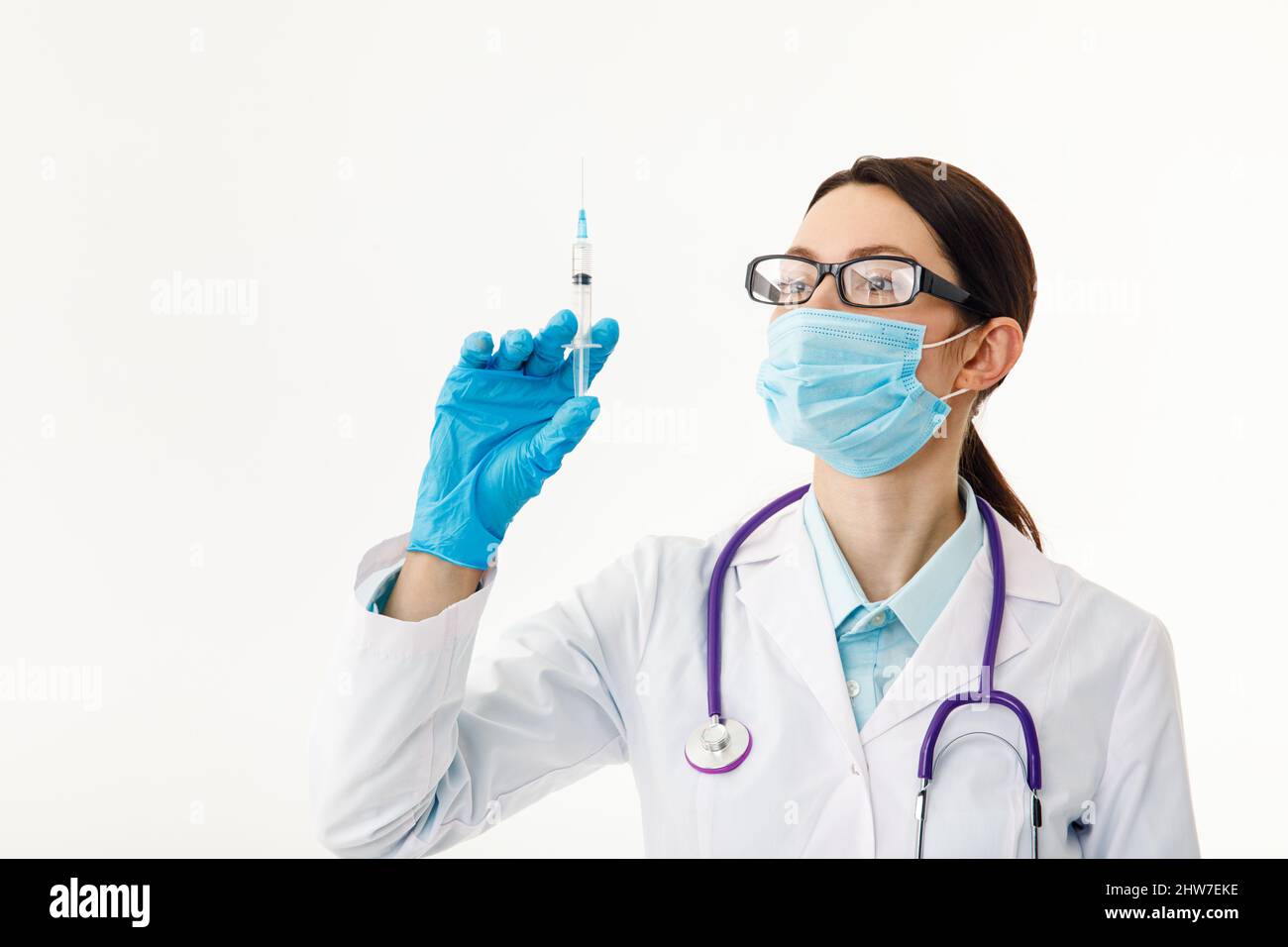 Giving an injection hi-res stock photography and images - Alamy