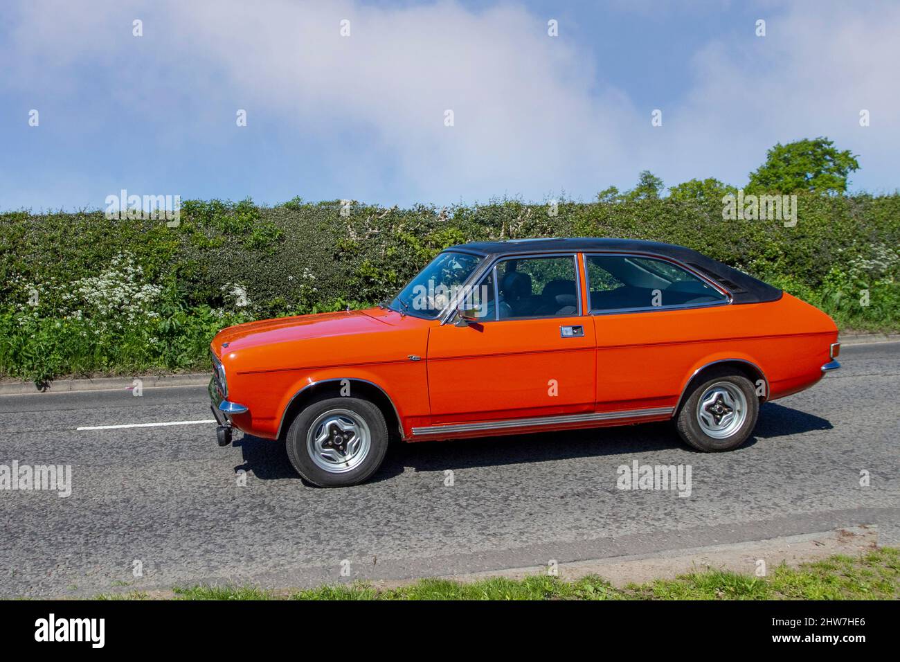 1974 70s seventies red Morris Marina 1.8 TC 1798cc petrol 2dr en-route ...