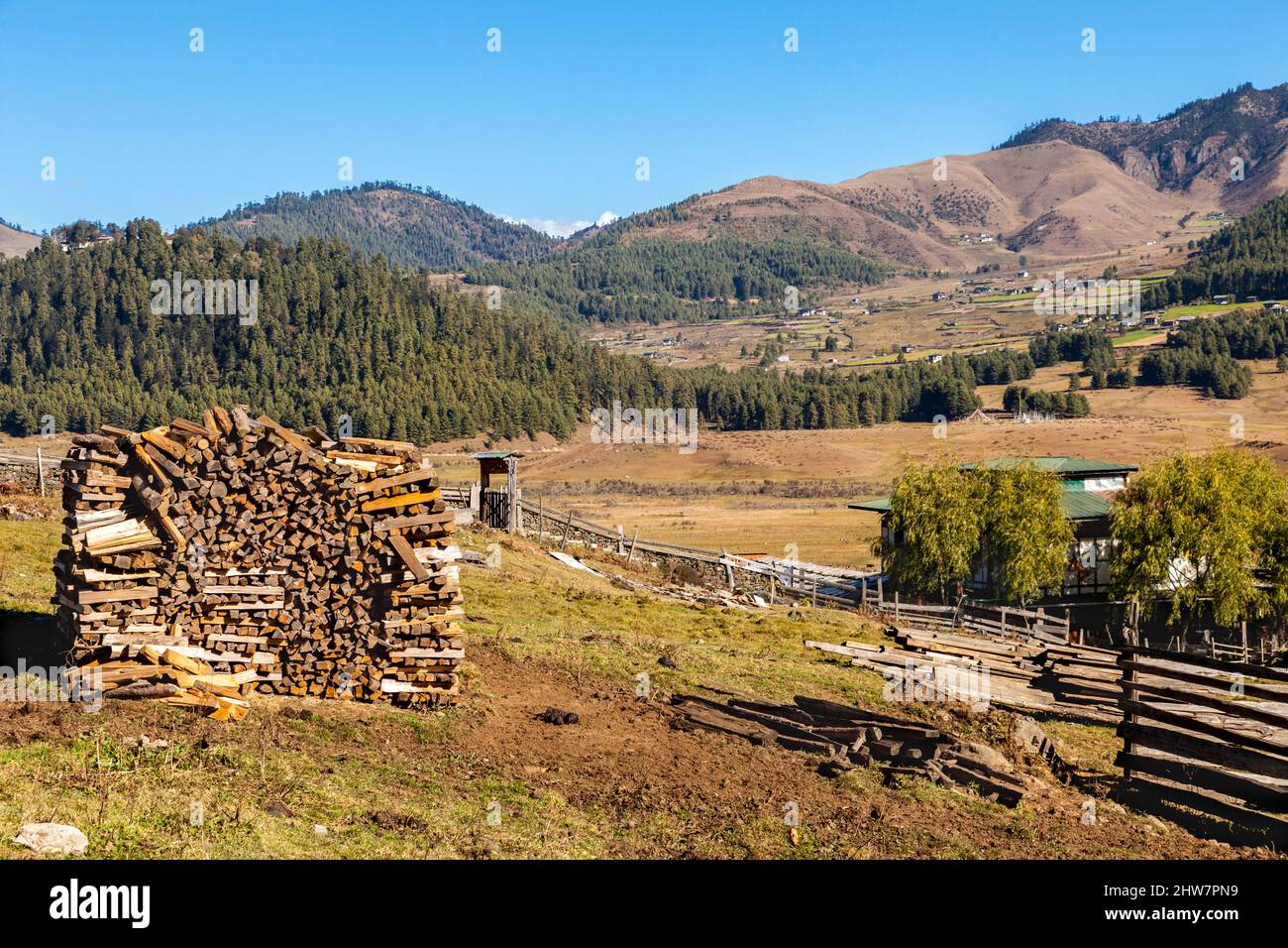 Settlement in bhutan hi-res stock photography and images - Alamy