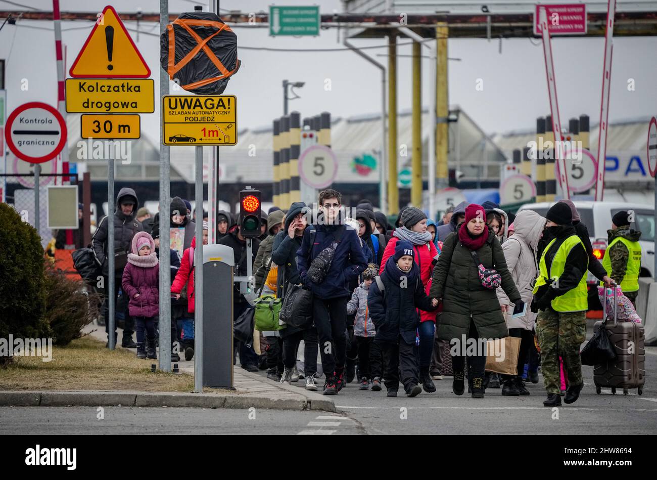 Korczowa, Poland. 04th Mar, 2022. Refugees cross the Ukrainian border ...