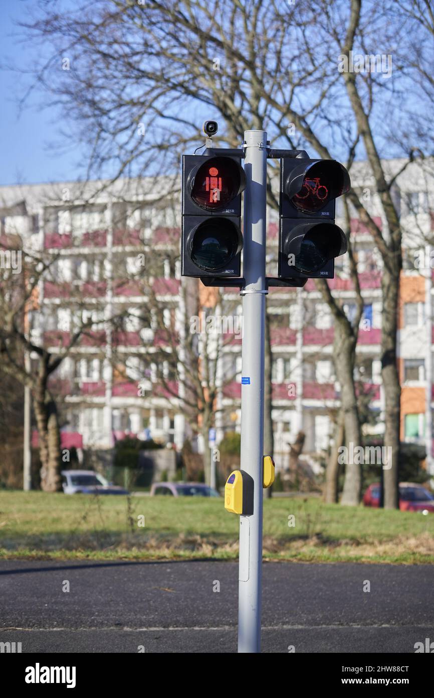 Intersection and pedestrians red light hi-res stock photography and ...