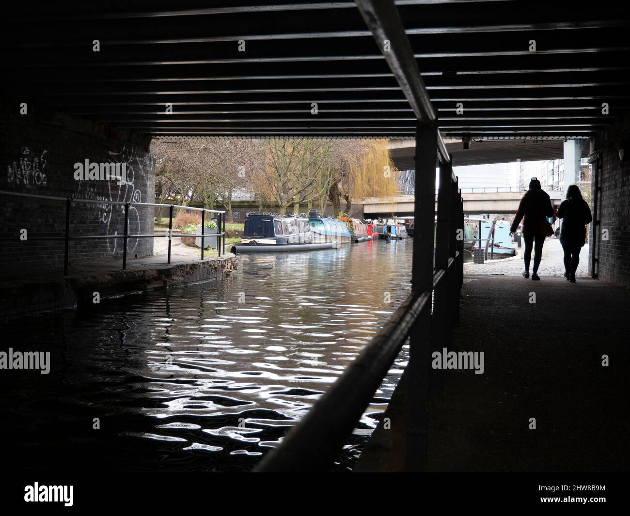 Pedestrians walking on towpath under bridge Grand Union Canal ...