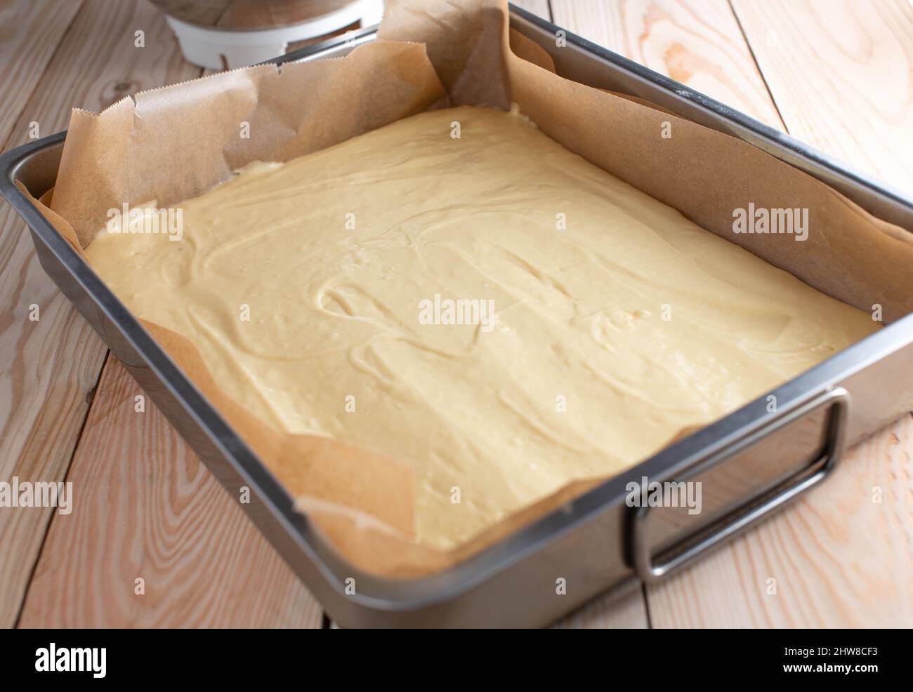 Cake batter in the pan hi-res stock photography and images - Alamy