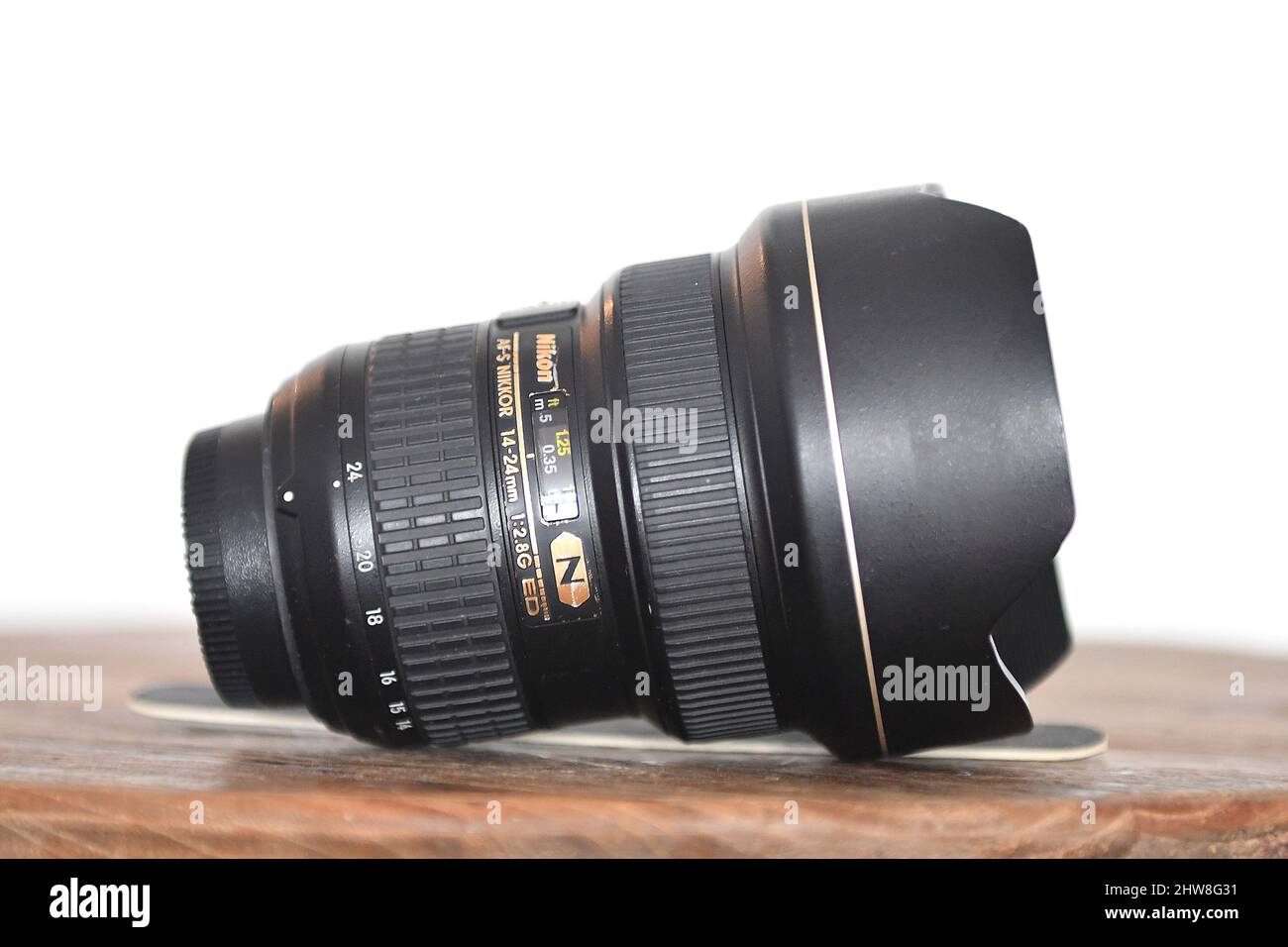 24mm lens hi-res stock photography and images - Alamy