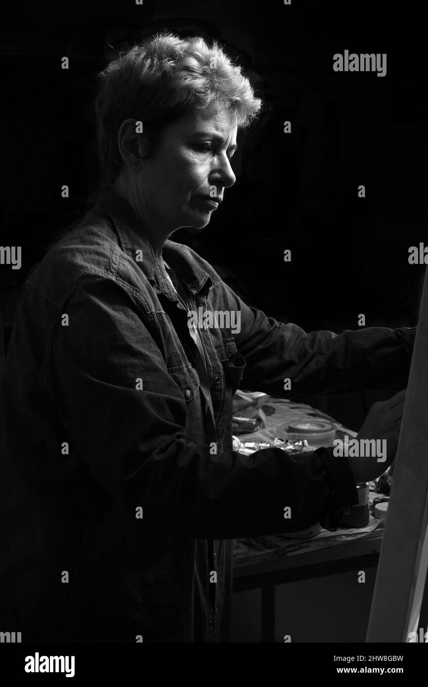 Artist (Fiona Kelly) Working on Canvas Stock Photo - Alamy