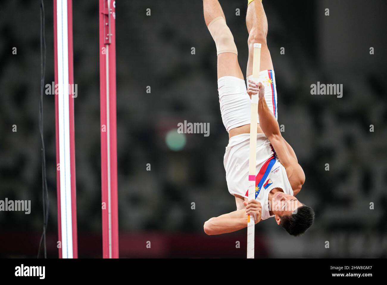 Ernest John Obiena participating in the Tokyo 2020 Olympics in the pole vault discipline Stock ...