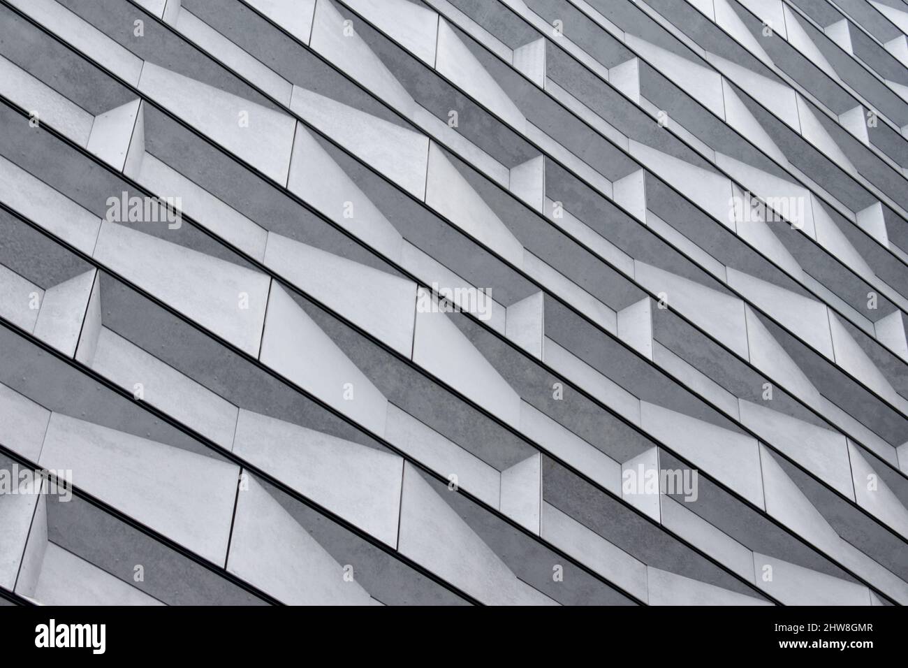 Faceted facade hi-res stock photography and images - Alamy