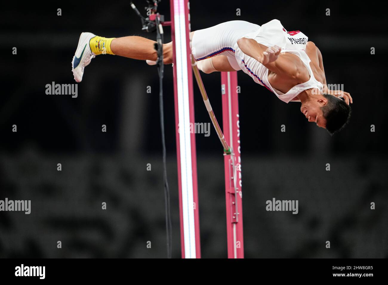 Ernest John Obiena participating in the Tokyo 2020 Olympics in the pole vault discipline Stock ...
