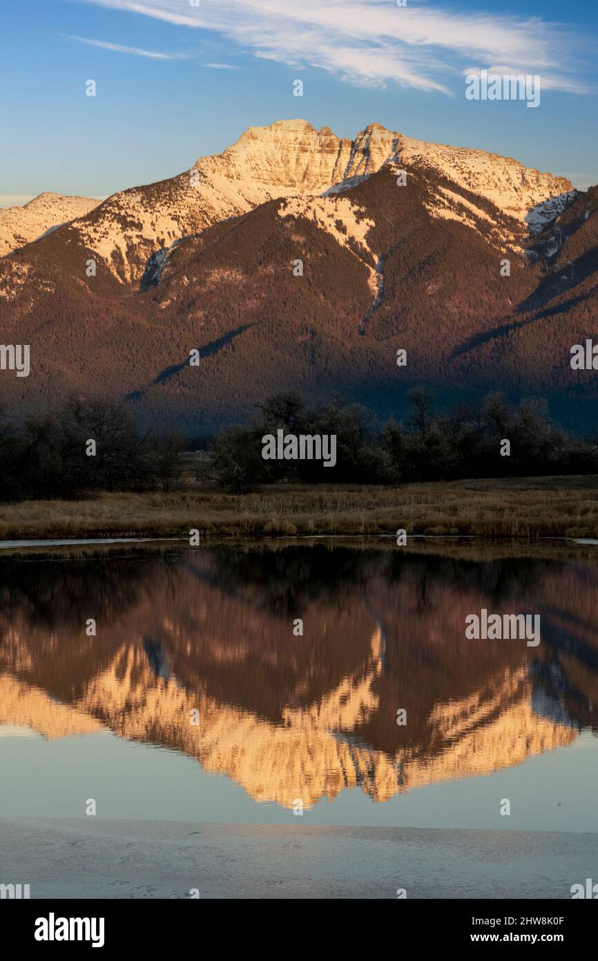 Reflections lakes hi-res stock photography and images - Alamy