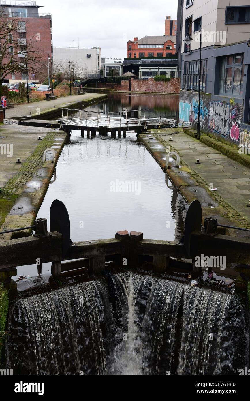 Piccadilly basin locks hi-res stock photography and images - Alamy