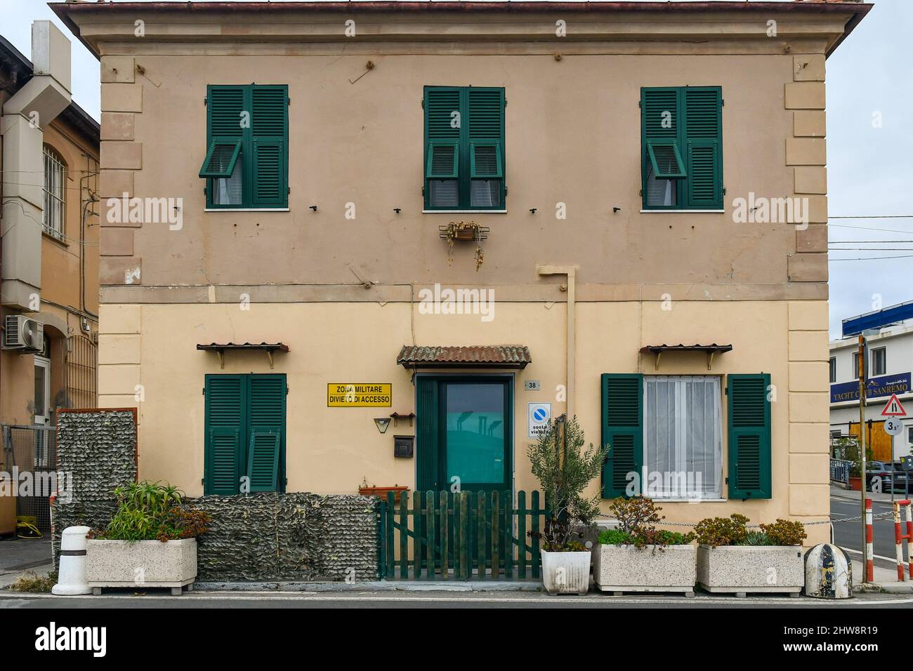 Italian no entry sign hi-res stock photography and images - Alamy