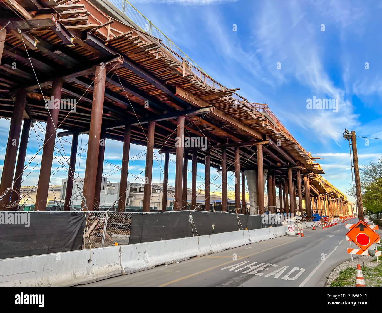 Overhead bracing hi-res stock photography and images - Alamy