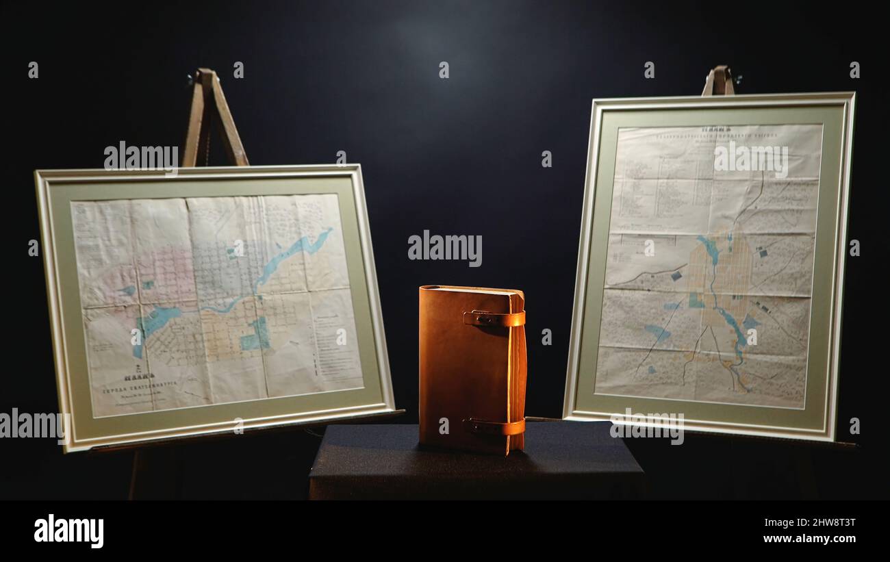 Old traditional paper map maps hi-res stock photography and images - Alamy