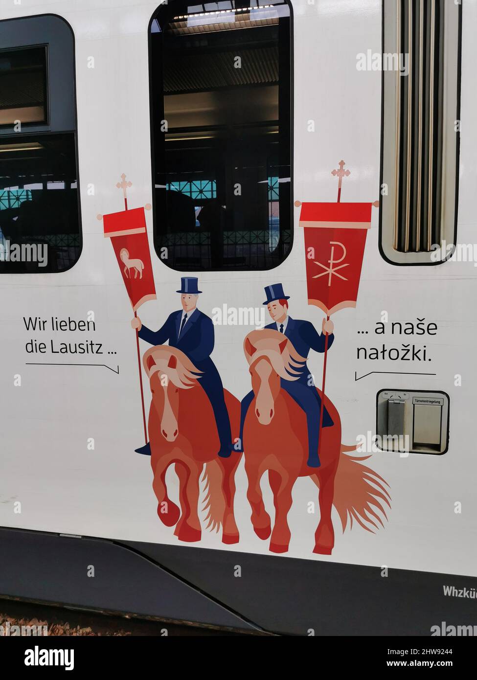 Ein Triebfahrzeug der Länderbahn als Botschafter der sorbischen Sprache ...