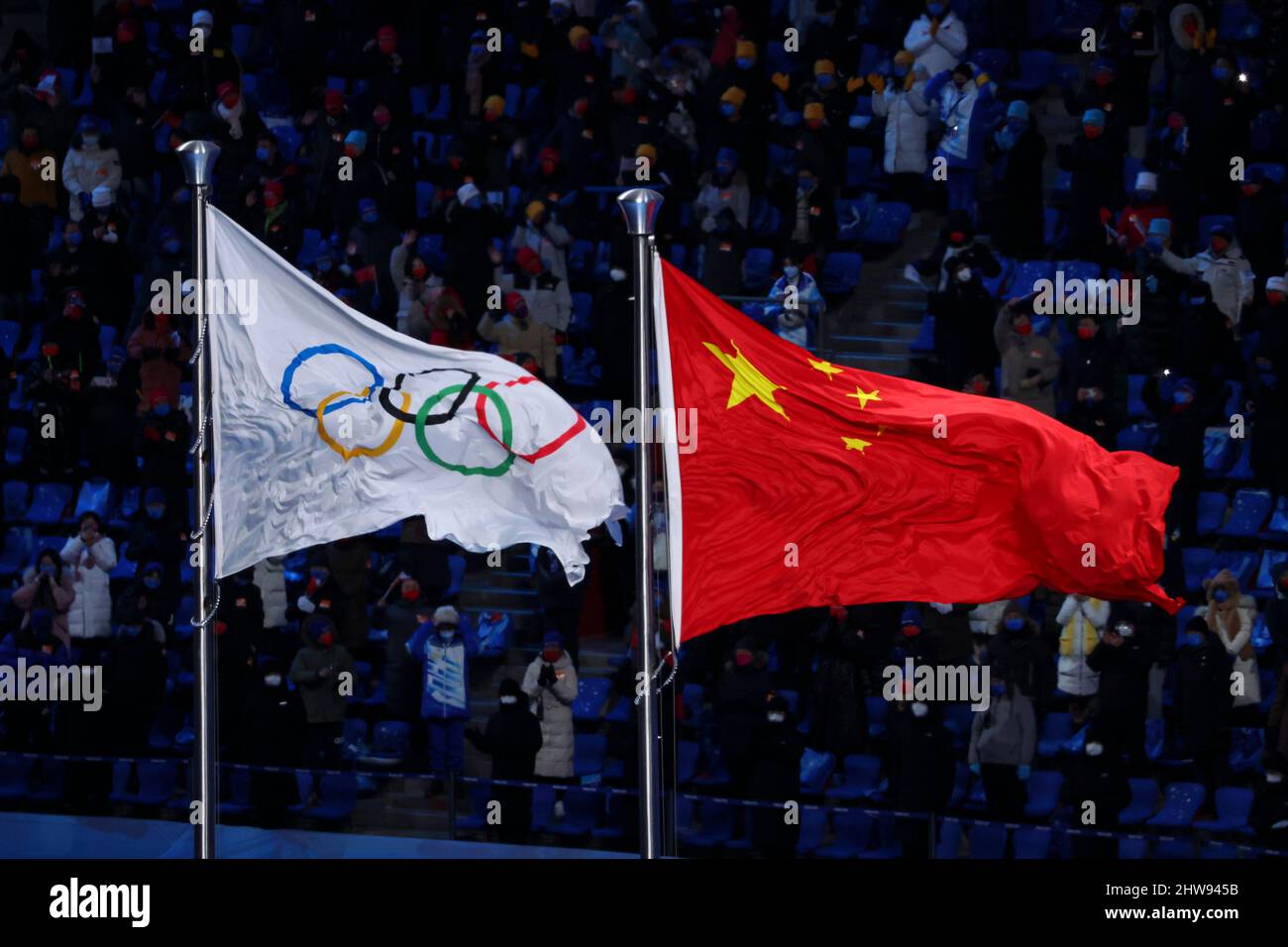 五輪旗/Olympic Logo Flag, 中国国旗/China Flag, FEBRUARY 4, 2022 : Beijing 2022 ...