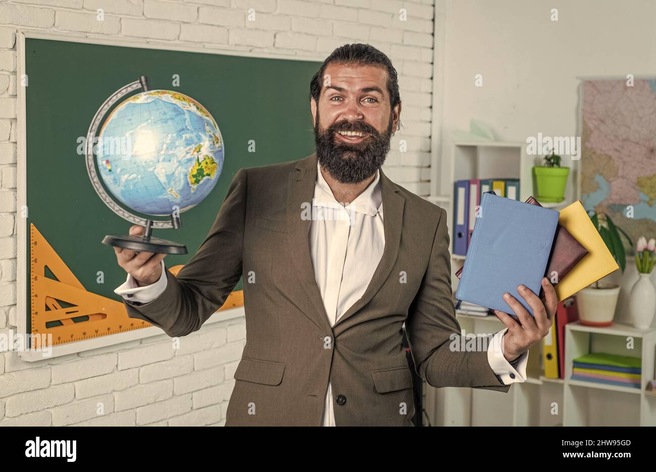 Class look at the world map hi-res stock photography and images - Alamy