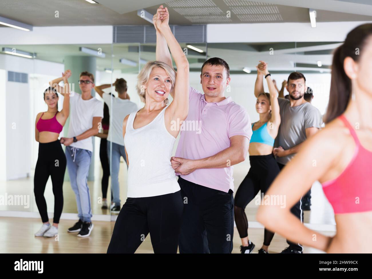 Couple performing dance studio hi-res stock photography and images - Alamy