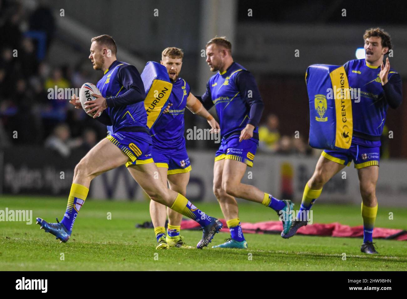 The Warrington Wolves players begin their warm up Stock Photo - Alamy