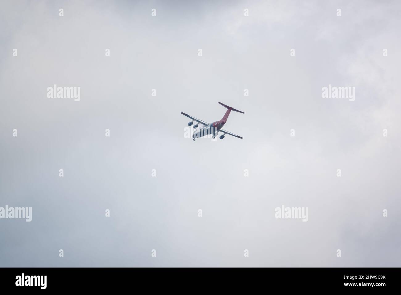 Qinetiq British Aerospace Avro 146-RJ70 G-ETPK pilot trainer jet flying ...