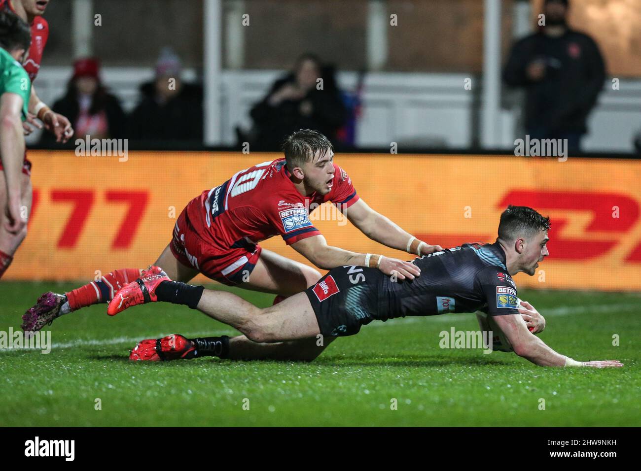 Lewis Dodd (7) of St Helens goes over for his first try Stock Photo - Alamy