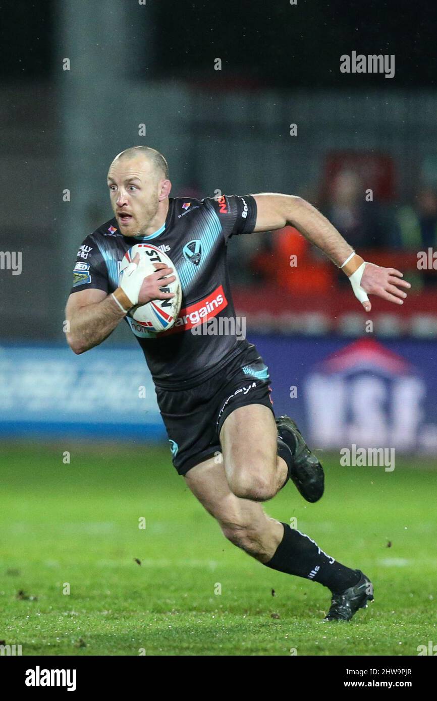 James Roby (9) of St Helens in action during the game Stock Photo - Alamy