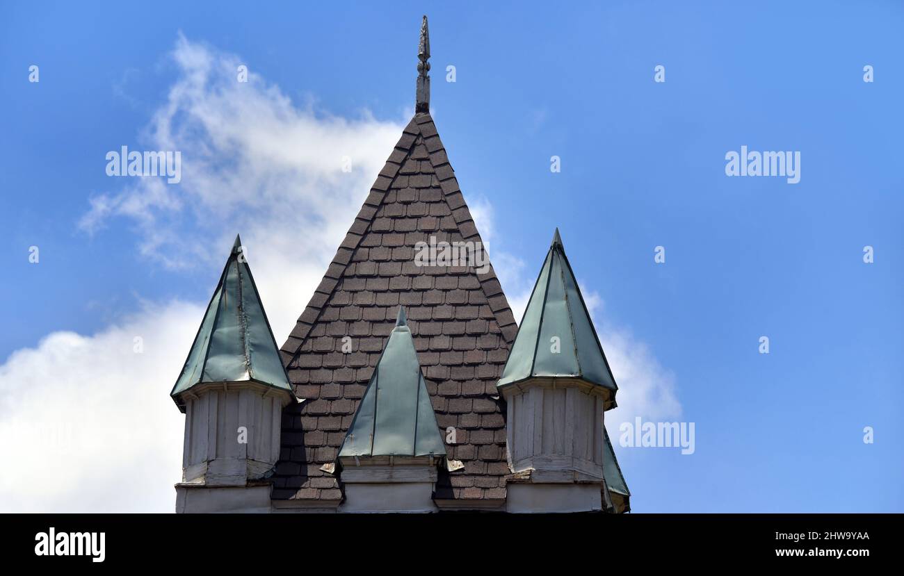 Roof topping hi-res stock photography and images - Alamy