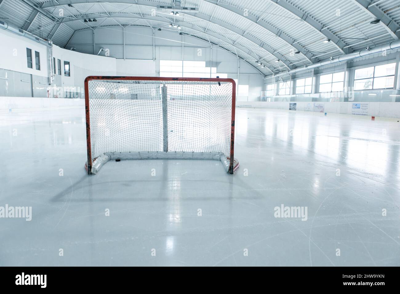 Hockey net on frozen lake hi-res stock photography and images - Alamy