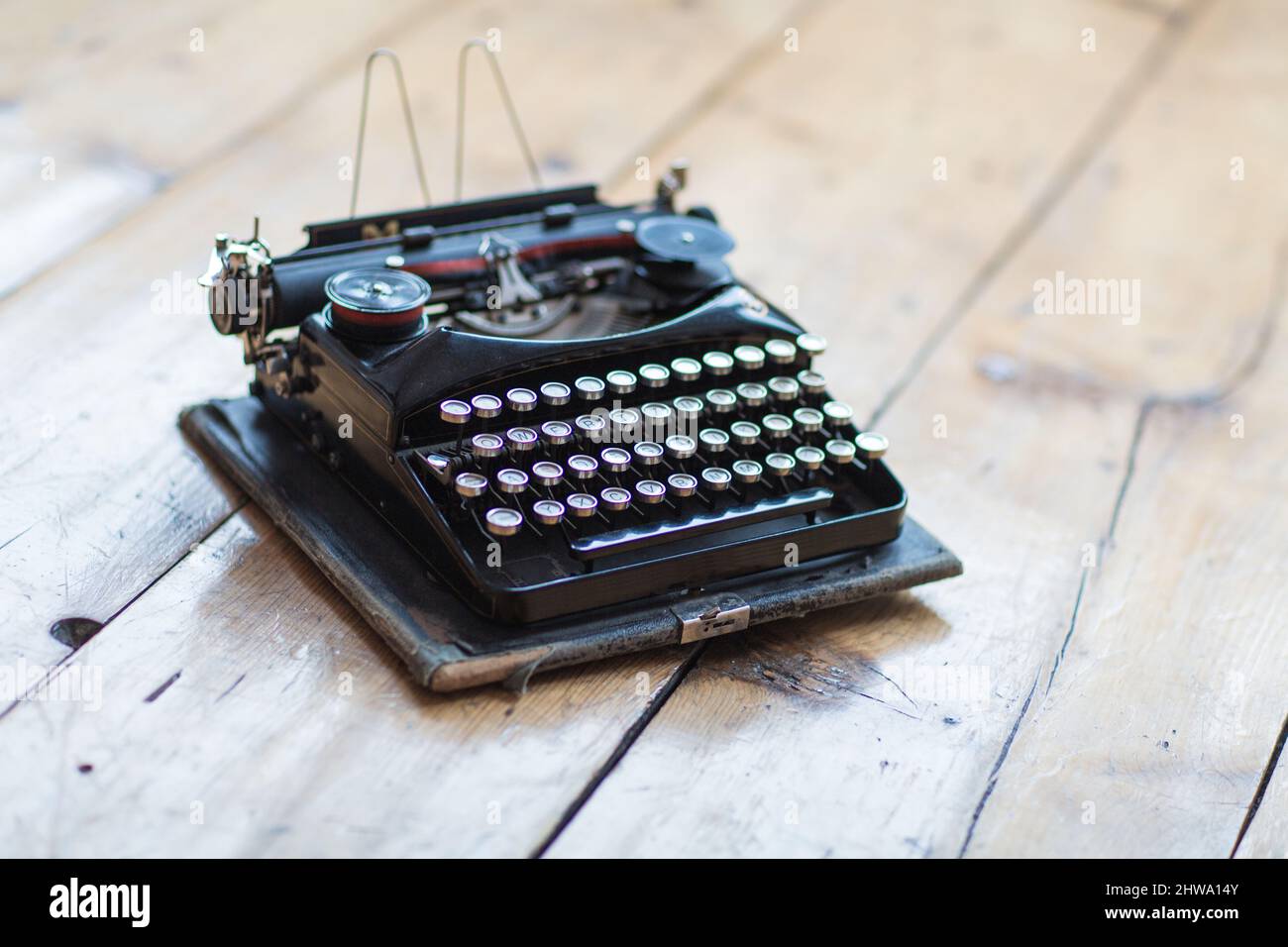Vintage typewriter hero header on wooden desk Stock Photo - Alamy