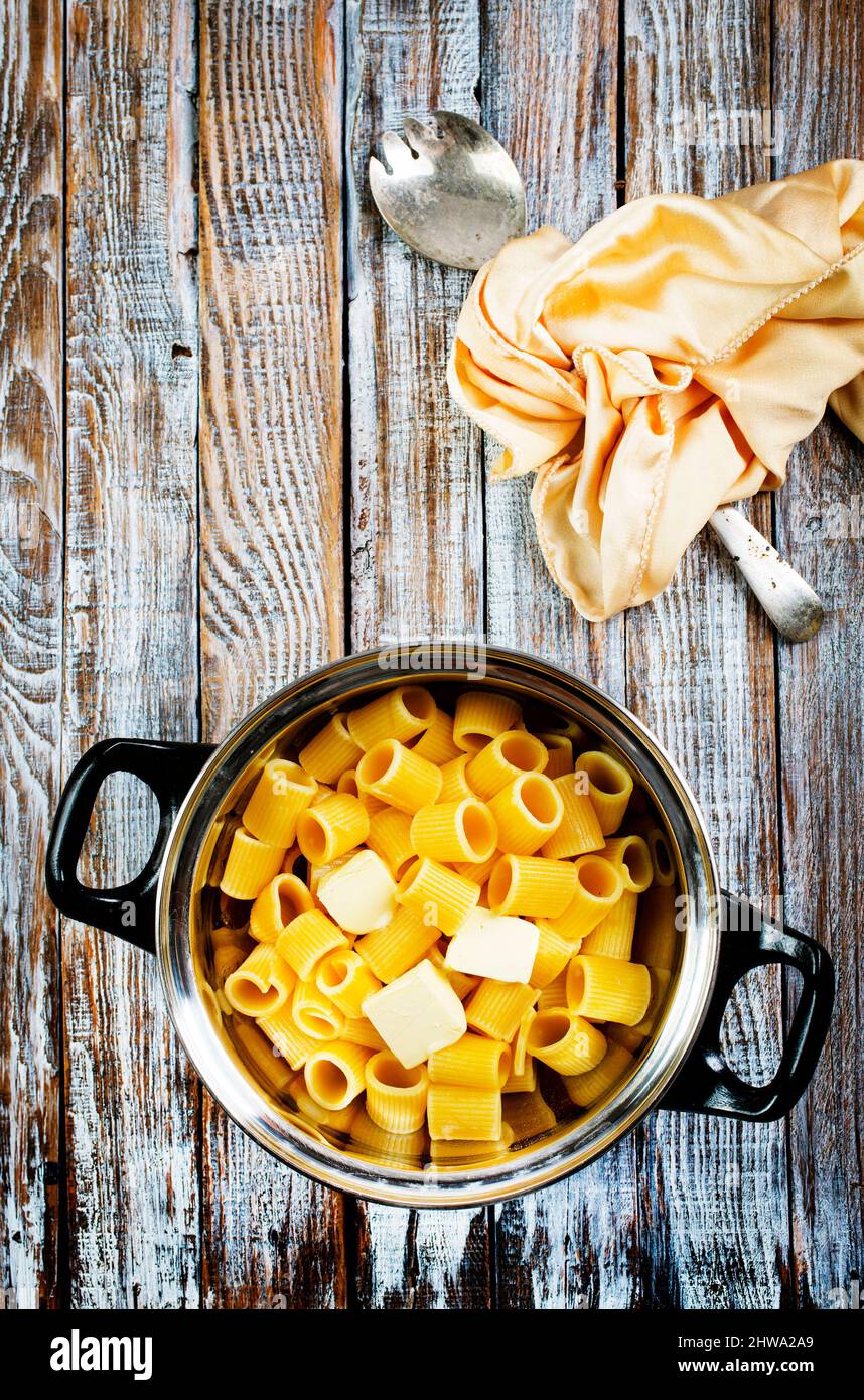 boiled pasta with butter in metal bowl Stock Photo - Alamy